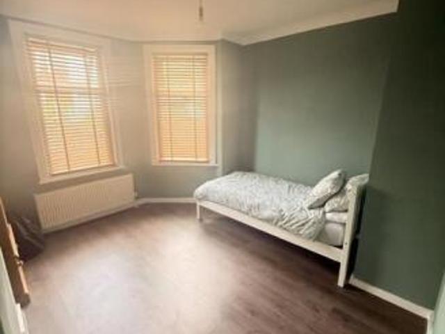 2 bedroom flat for rent in Tynemouth Road, CR4