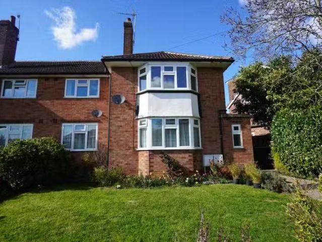 2 bedroom flat for rent in Tyzack Road, High Wycombe, HP13