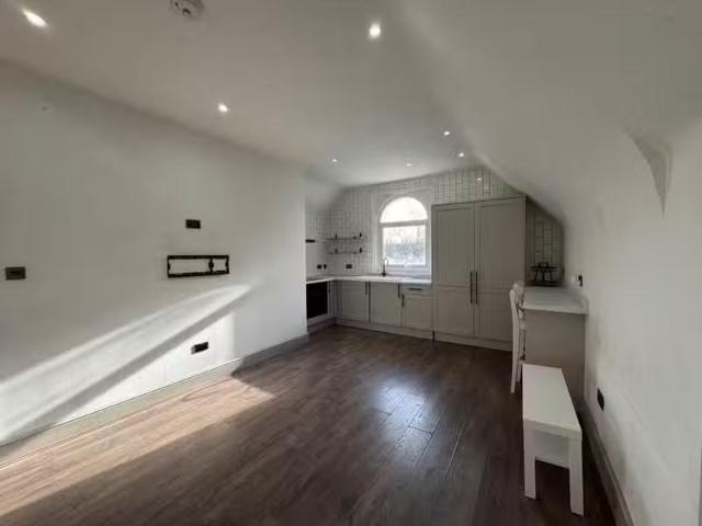 2 bedroom flat for rent in Ullet Road, L8