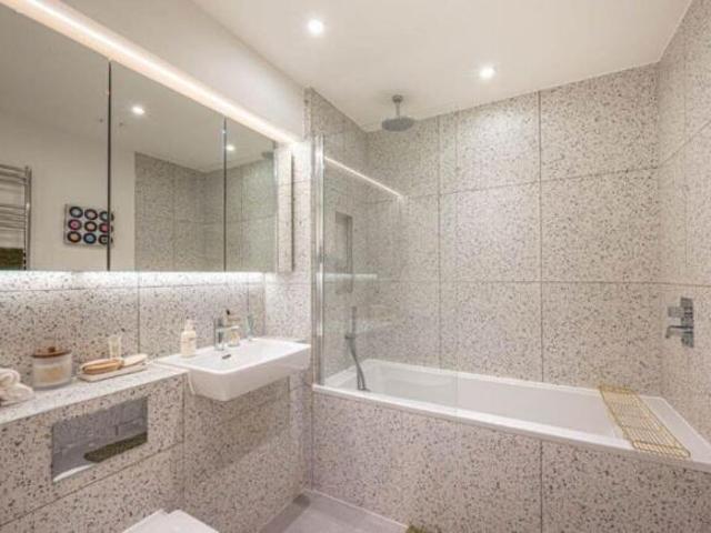 2 bedroom flat for rent in Uncle Colindale, London, NW9