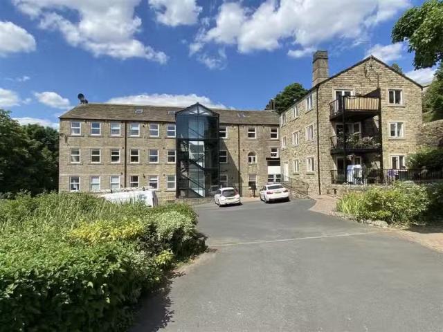 2 bedroom flat for rent in Underbank Old Road, Holmfirth, West.