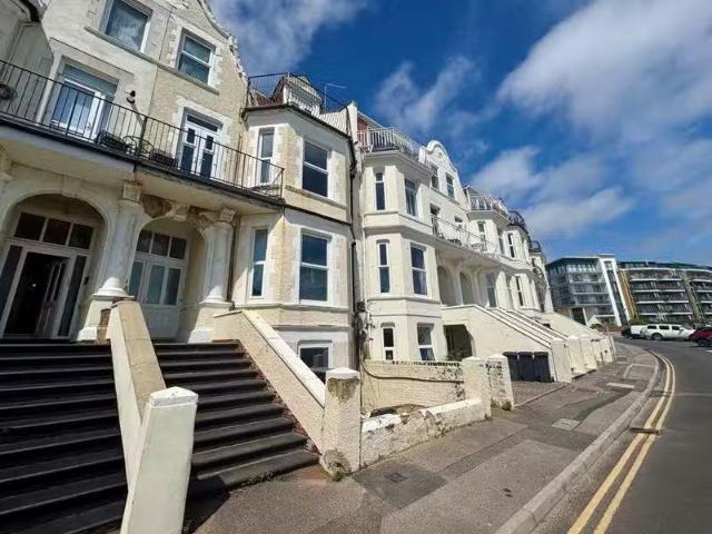 2 bedroom flat for rent in Undercliff Road, Boscombe P04263.