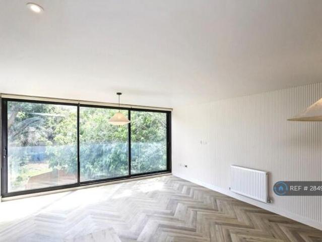 2 bedroom flat for rent in Underhill Road, London, SE22