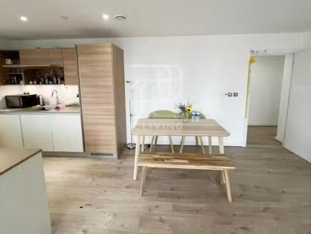 2 bedroom flat for rent in Unex Tower, London, E15