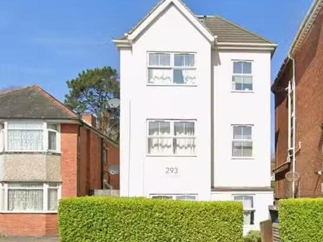 2 bedroom flat for rent in Unity Court, Bournemouth Road, Pool.