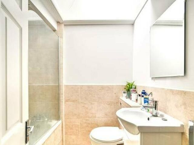 2 bedroom flat for rent in Union Court Richmond TW9