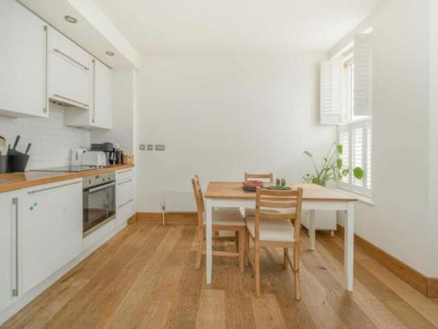 2 bedroom flat for rent in Upham Park Road, Chiswick, W4