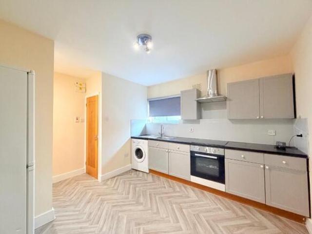 2 bedroom flat for rent in Upper Tooting Road, London, SW17