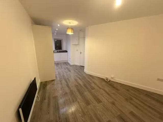 2 bedroom flat for rent in Upper Green Street, High Wycombe, B.