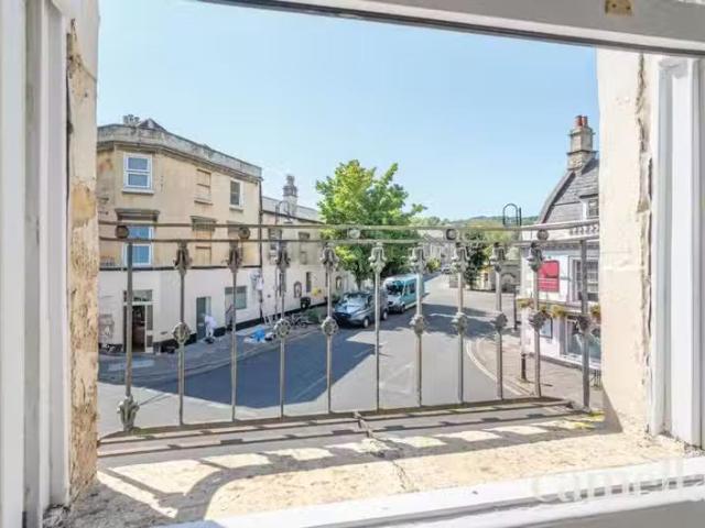 2 bedroom flat for rent in Upper Lambridge Street, Bath, BA1