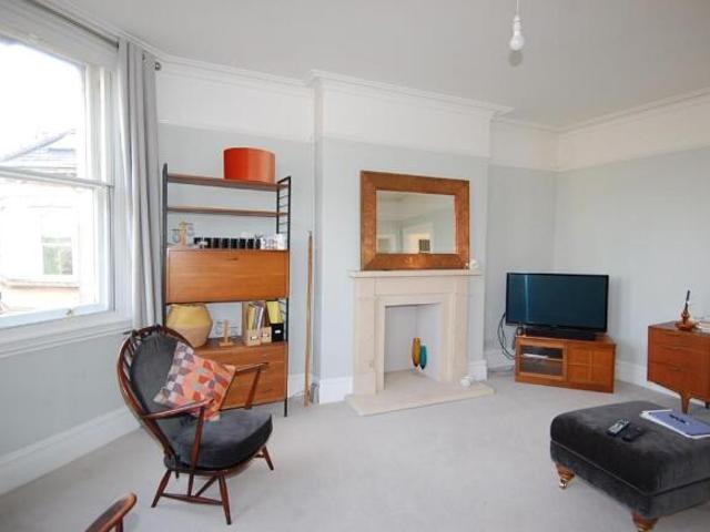 2 bedroom flat for rent in Upper Oldfield Park, Bath, BA2