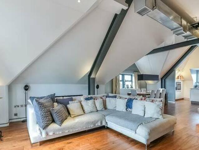 2 bedroom flat for rent in Upper Park Road Bromley BR1