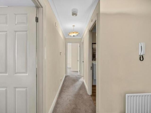 2 bedroom flat for rent in Upper Richmond Road, East Putney, SW15