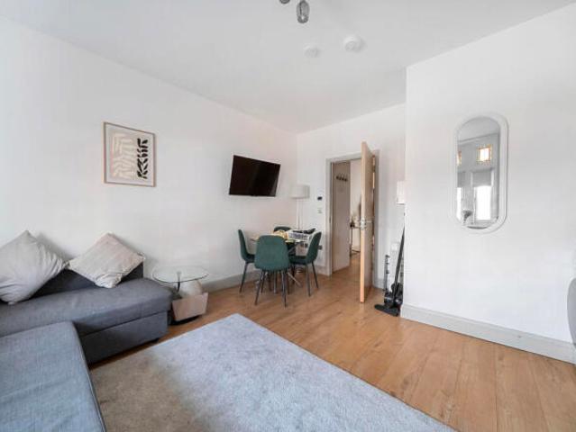 2 bedroom flat for rent in Upper Richmond Road, London, Greater London, SW15, Putney, London, SW15
