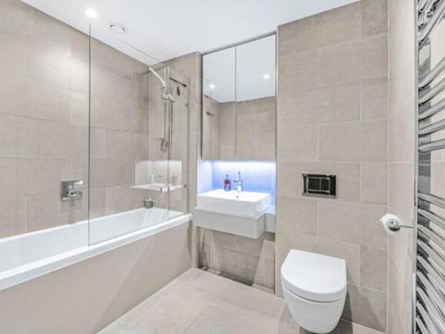 2 bedroom flat for rent in Upper Richmond Road, Putney Hill, SW15