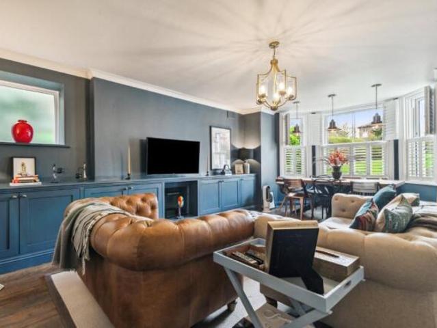 2 bedroom flat for rent in Upper Richmond Road, West Putney, SW15