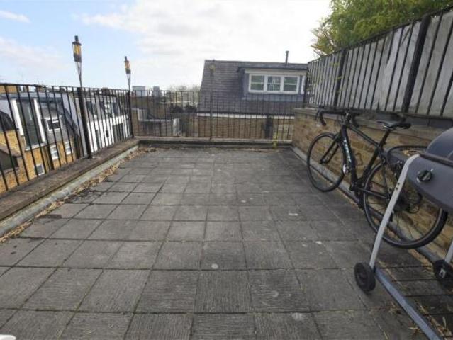 2 bedroom flat for rent in Upper Street, Islington, London, N1