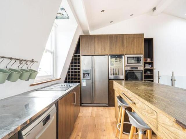 2 bedroom flat for rent in Upper Street, Islington, London, N1