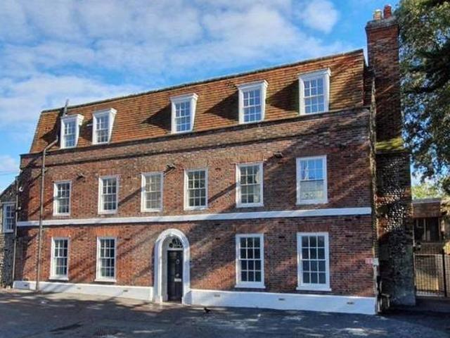 2 bedroom flat for rent in Upperton Farmhouse Enys Road BN21