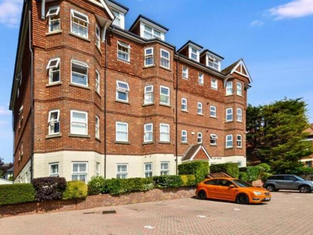 2 bedroom flat for rent in Upperton Road, Eastbourne, BN21