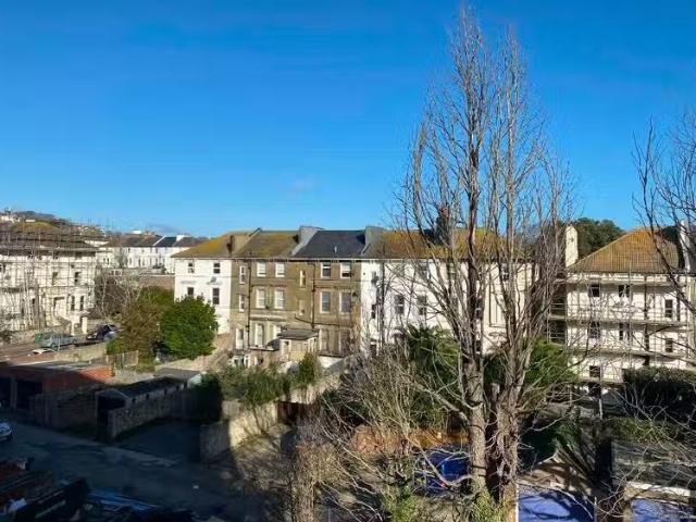 2 bedroom flat for rent in Upperton Road, Eastbourne, East Sus.