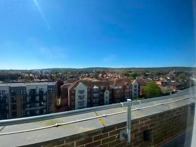 2 bedroom flat for rent in Upperton Road, Eastbourne, East Sus.