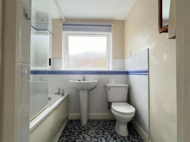 2 bedroom flat for rent in Upton Dene, Sutton, SM2