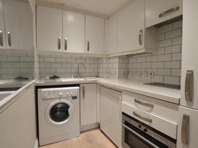 2 bedroom flat for rent in Upton Park, Slough, SL1