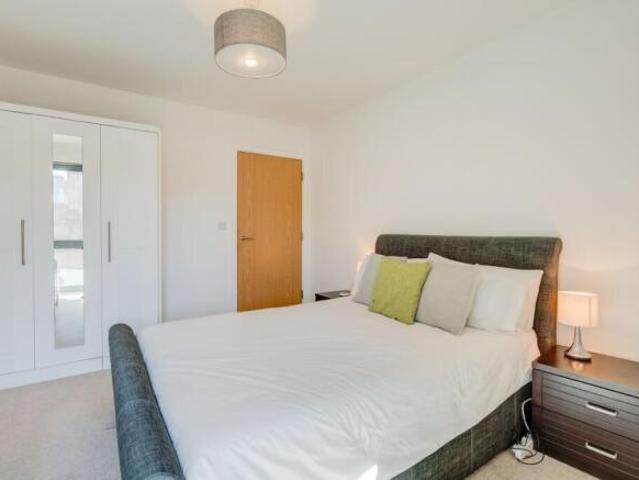 2 bedroom flat for rent in Uxbridge Road, London, W3