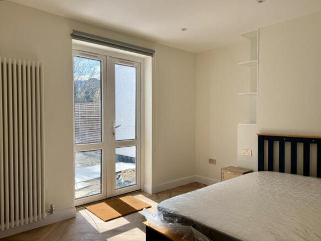 2 bedroom flat for rent in Uxbridge Road, London, W12