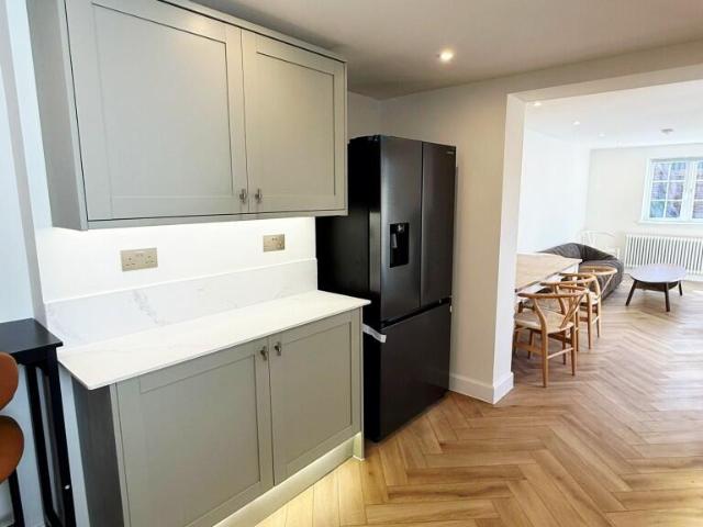 2 bedroom flat for rent in Uxbridge Road, London, W12