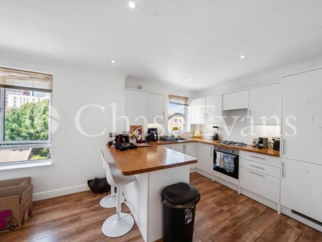 2 bedroom flat for rent in Vantage Mews, Canary Wharf, London, E14