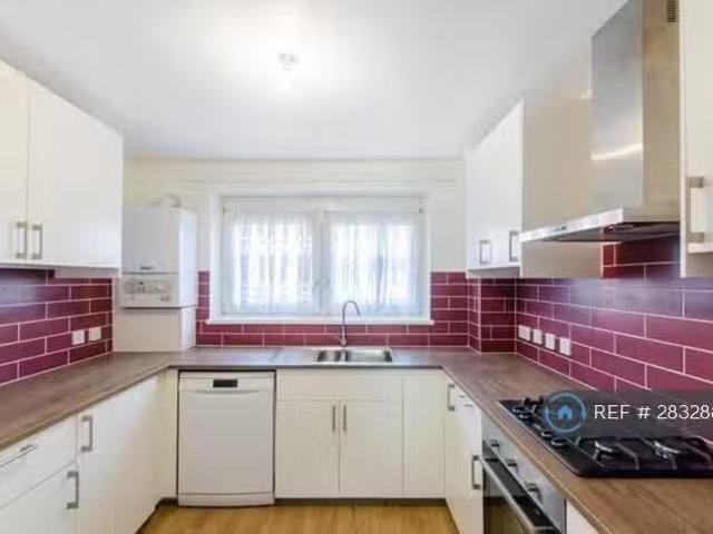 2 bedroom flat for rent in Vandome Close, London, E16