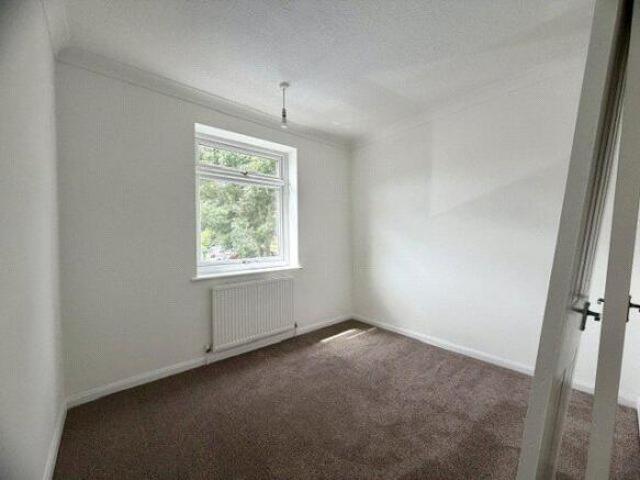 2 bedroom flat for rent in Vale Drive, Southampton, SO18
