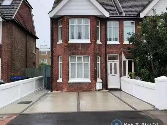2 bedroom flat for rent in Valencia Road, Worthing, BN11