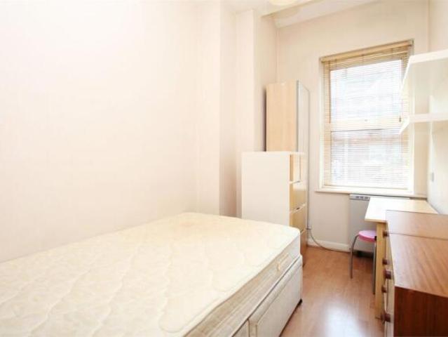 2 bedroom flat for rent in Valetta Road, Acton, London, W3