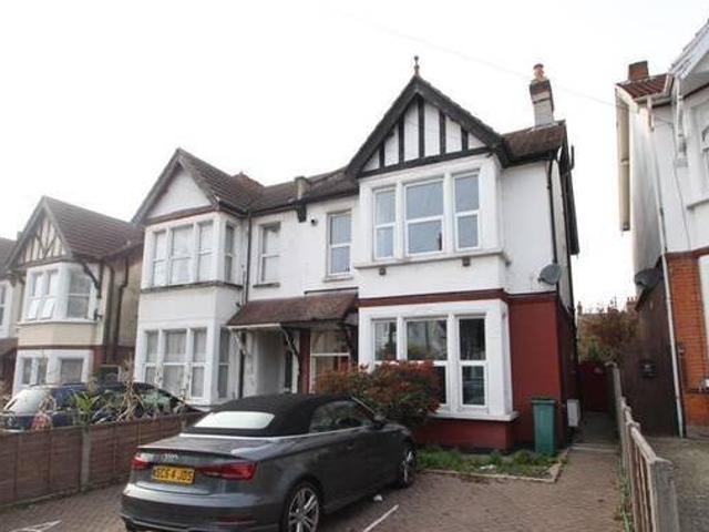 2 bedroom flat for rent in Valkyrie Road WestcliffOnSea SS0