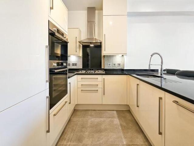 2 bedroom flat for rent in Valley Drive, Valley Park Studios, HG2