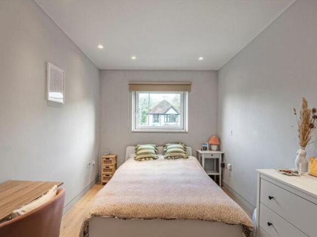 2 bedroom flat for rent in Valley Road, Streatham, SW16