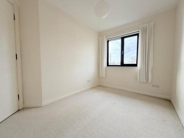 2 bedroom flat for rent in Varsity Drive, Twickenham, TW1
