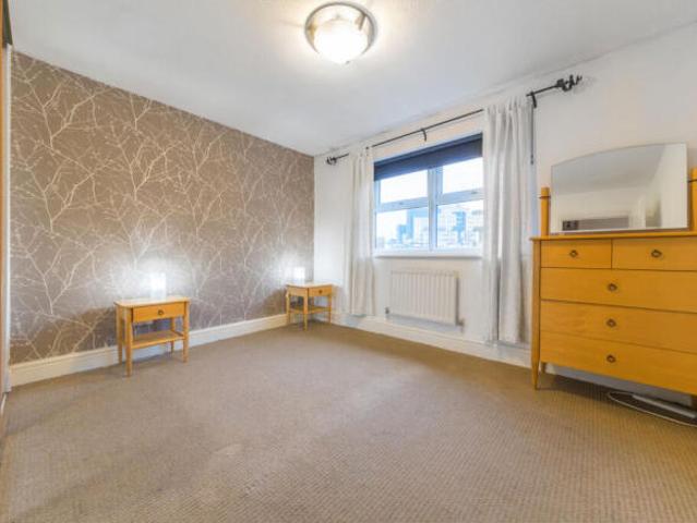 2 bedroom flat for rent in Vauxhall Grove, Vauxhall, SW8