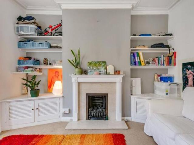 2 bedroom flat for rent in Vera Road, Fulham, SW6