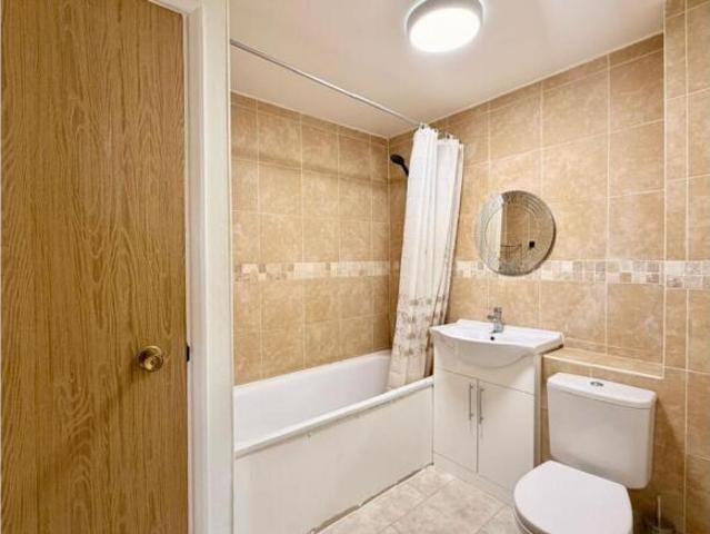 2 bedroom flat for rent in Veronica Gardens, London, SW16