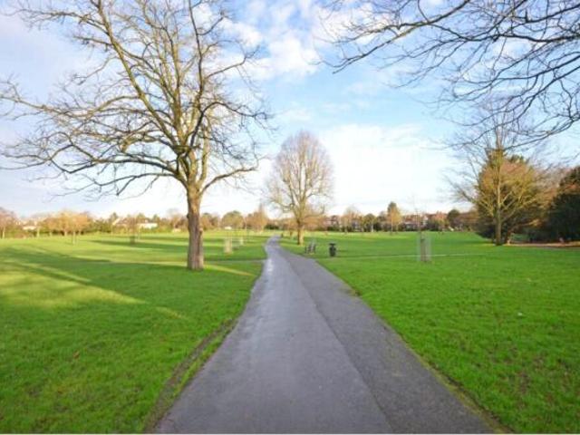 2 bedroom flat for rent in Vines Avenue, Finchley Central, N3