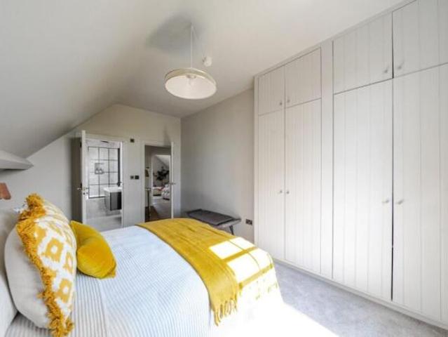 2 bedroom flat for rent in Vineyard Hill Road, Wimbledon, London, SW19