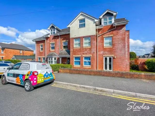 2 bedroom flat for rent in Violet Lodge, Castlemain Avenue, So.