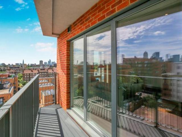 2 bedroom flat for rent in Violet Road, London E3
