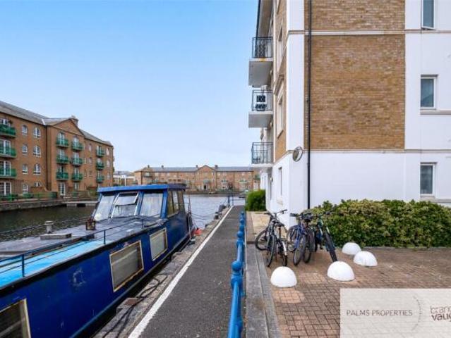 2 bedroom flat for rent in Victory Mews, The Strand, Brighton, BN2