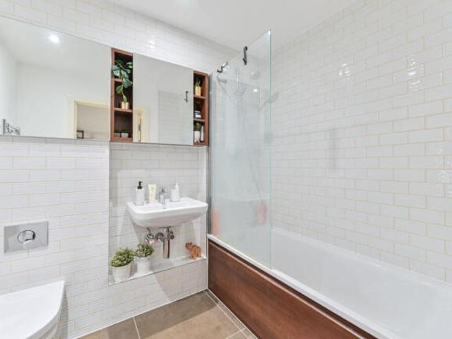2 bedroom flat for rent in VICTORY PARADE, Woolwich, London, SE18