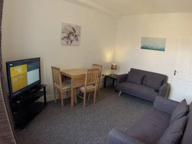 2 bedroom flat for rent in Victoria Terrace BA2